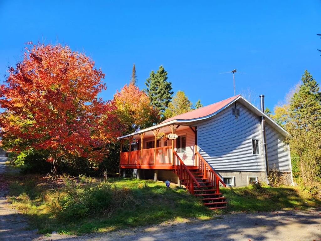 Havre de détente avec foyer et spa, Sainte-Lucie-de-Doncaster ...