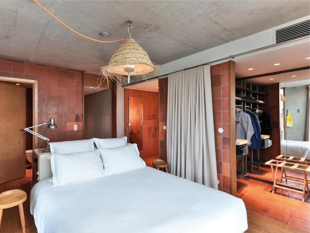 MOB House, Saint-Ouen (updated prices 2025)