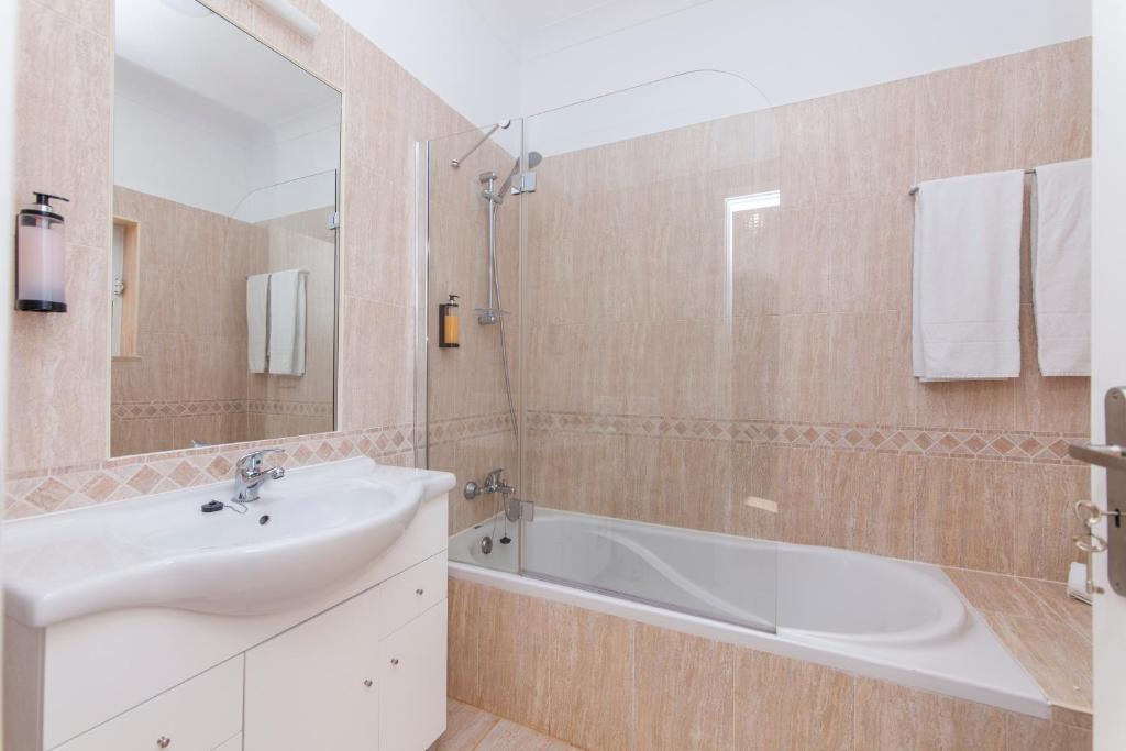 Atalaia Sol Aparthotel - tennis & heated pool in winter, Lagos (updated ...