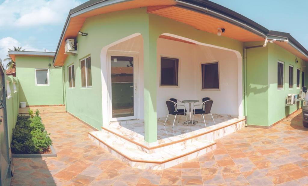 Emron Homelodge, Accra (updated prices 2025)