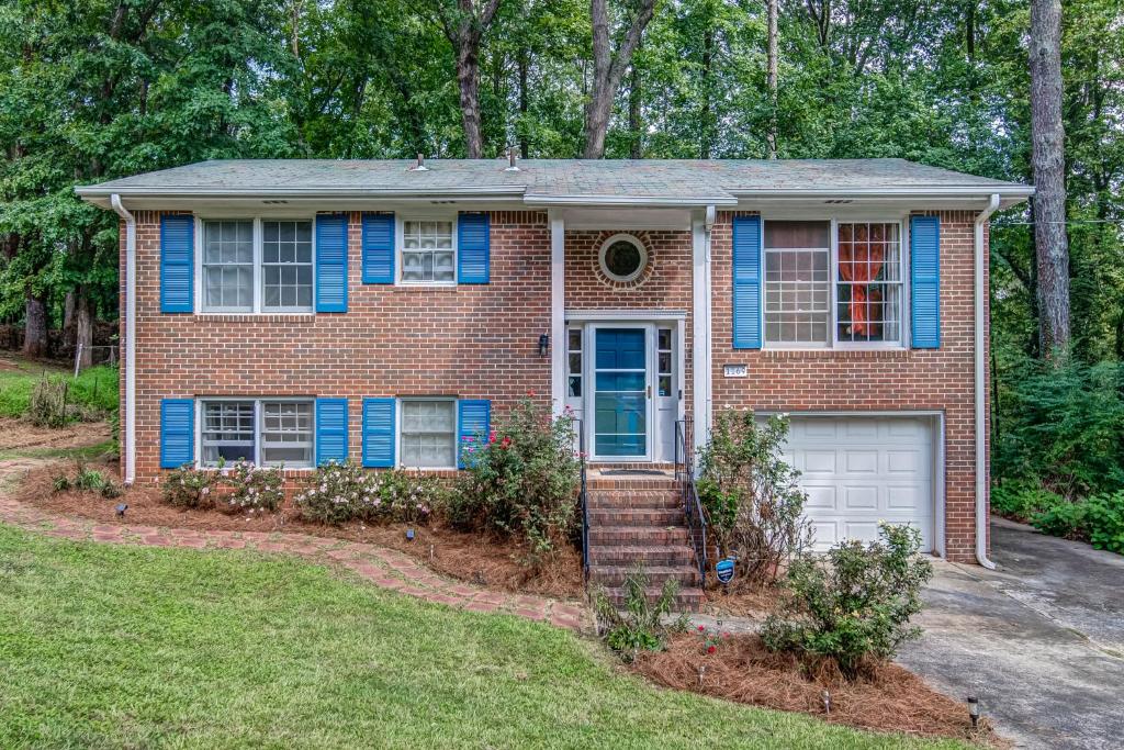 Black Walnut forest retreat - heart of convenience, Marietta (updated ...