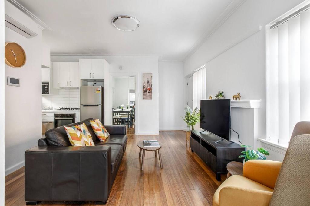 Art Deco Modern within Elwood's Inner-city Scene, Melbourne (updated ...