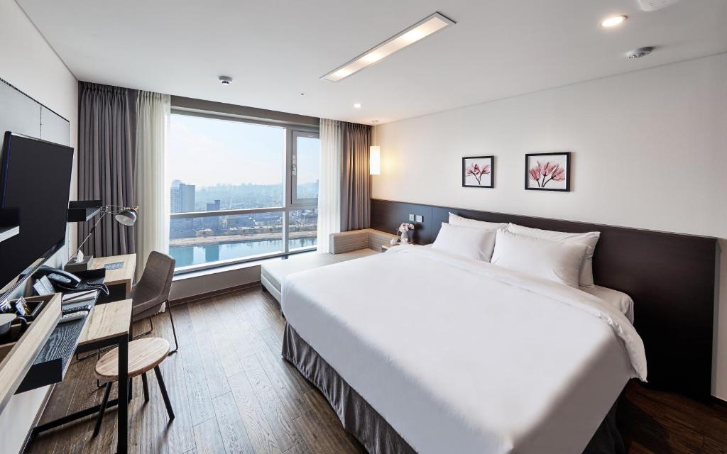 Hotel Riverside Ulsan - Gyeongsangbuk-do