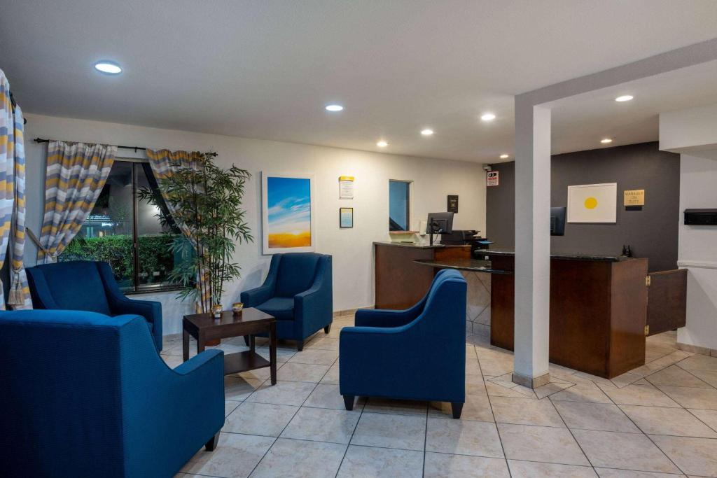 Days Inn by Wyndham Encinitas Moonlight Beach, Encinitas (updated ...