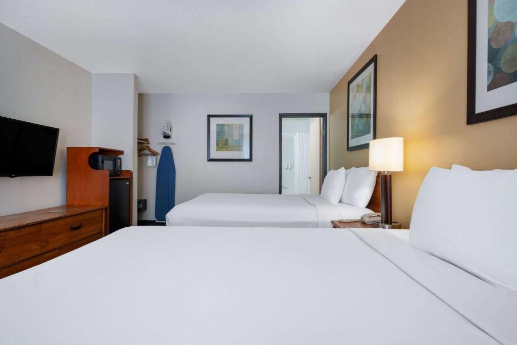 Days Inn by Wyndham Encinitas Moonlight Beach, Encinitas (updated ...