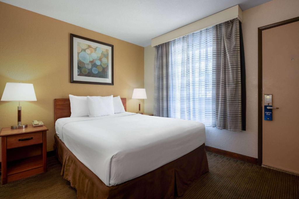 Days Inn by Wyndham Encinitas Moonlight Beach, Encinitas (updated ...