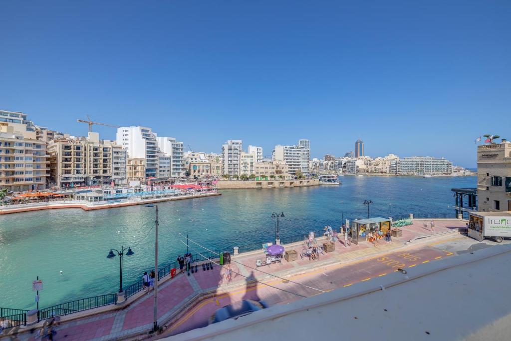 Seafront Traditional Maltese Townhouse Balluta Bay, Sliema (updated ...