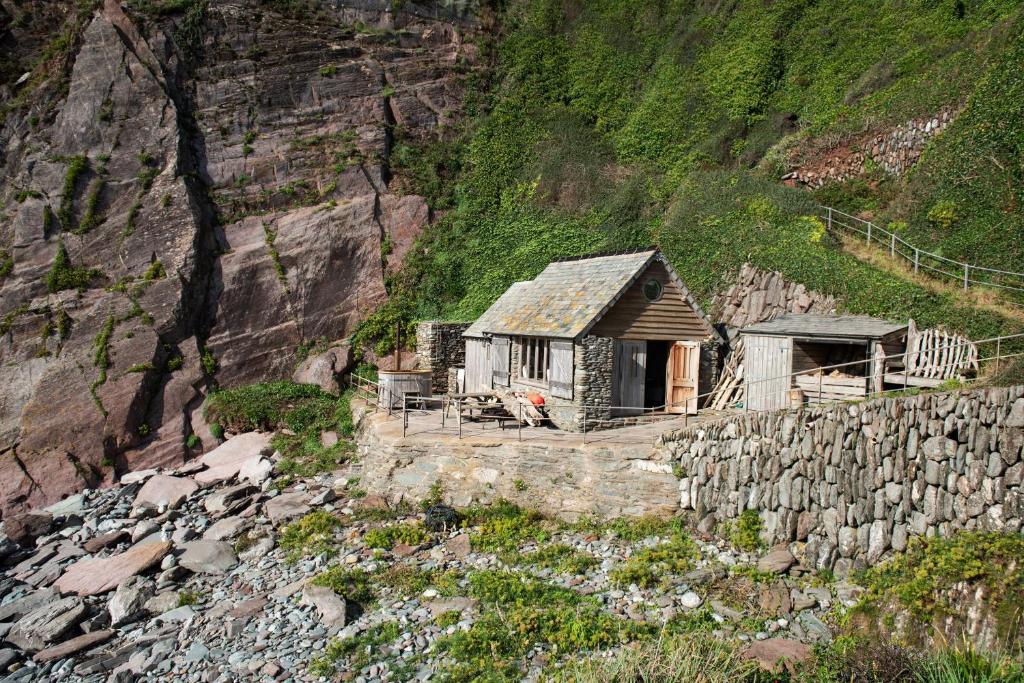 Atlantis, Holbeton (updated prices 2025)