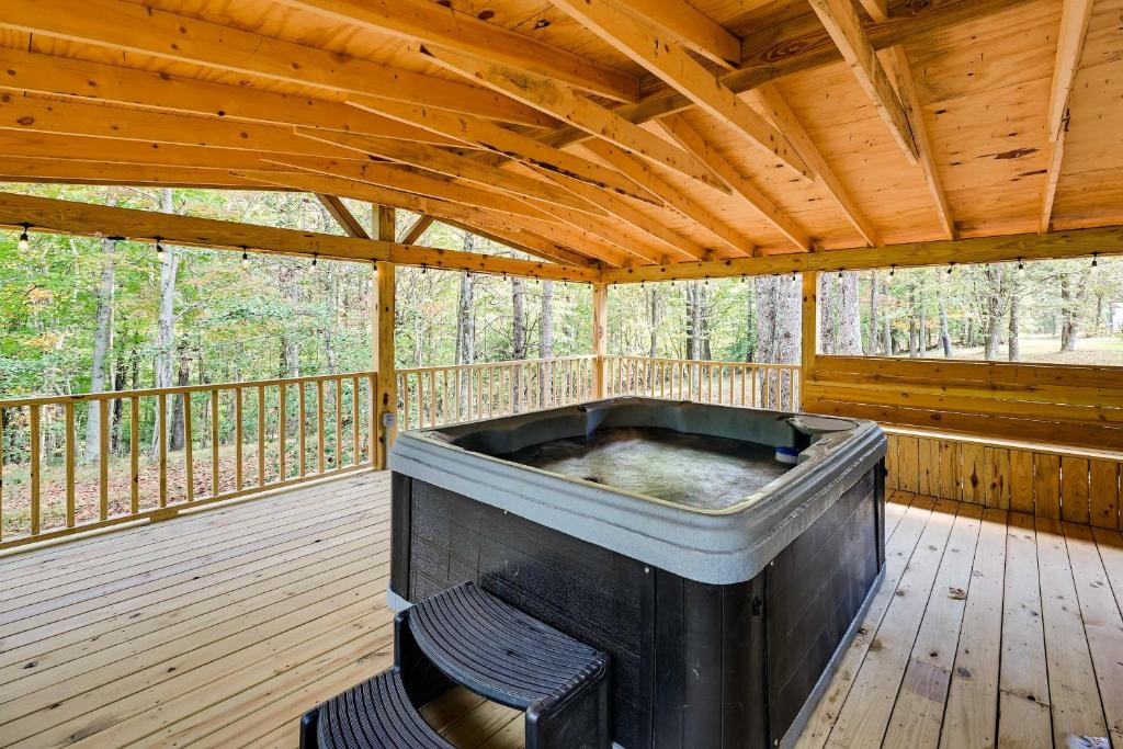 Mammoth Cave Cabin with Fire Pit - 3 Mi to Lake!, Cub Run – Updated ...