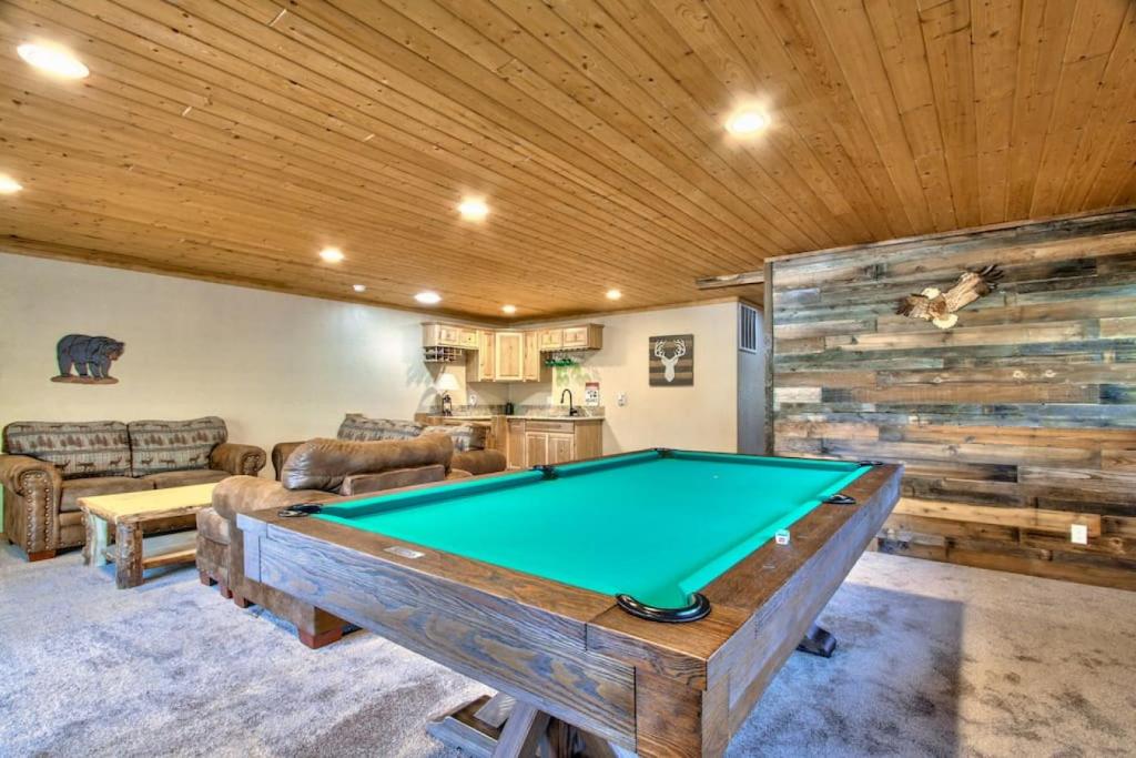 Newsom's Hideaway log-style cabin with game room, Sugarloaf (precios ...