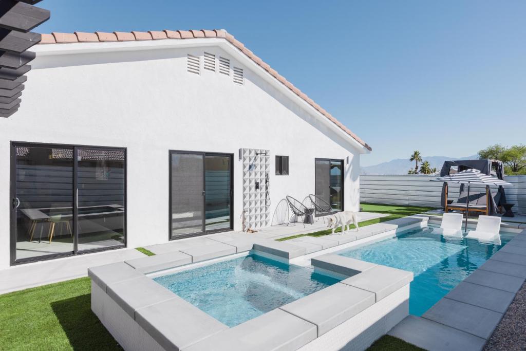 Desert Resort, Heated Pool, BBQ, Cabana, Mini Golf, Desert Hot Springs ...