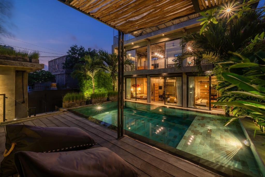 Villa Konkrete - 3BR - Tropical Hideaway Rooftop 15mins to The Beach ...