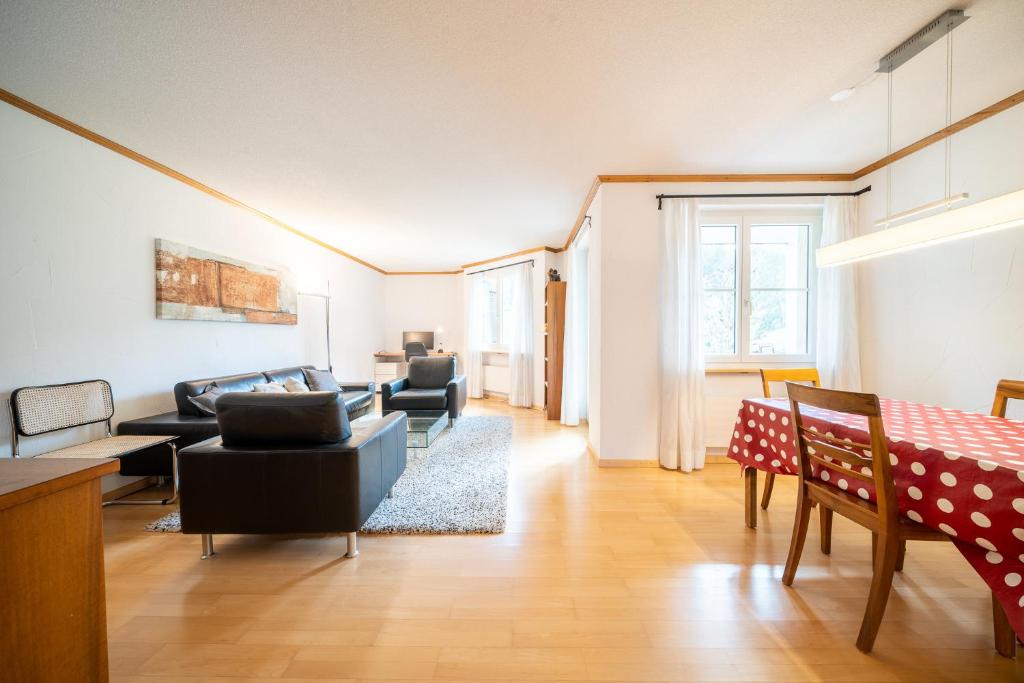 8202 Stilvolle Wohnung mit moderner Kueche und herrlichem Ausblick ...