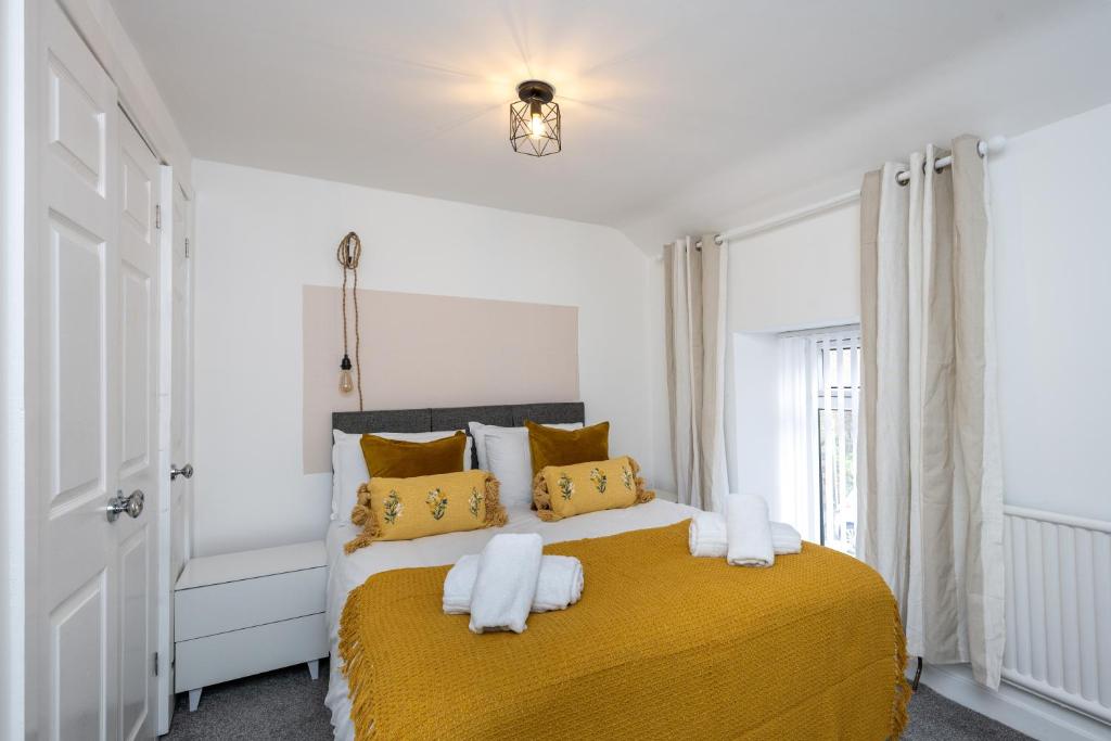 Spacious 3BR with Parking, Pontardawe (updated prices 2026)