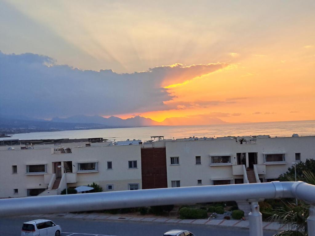 Penthouse with rooftop terrace, Akanthou (updated prices 2024)