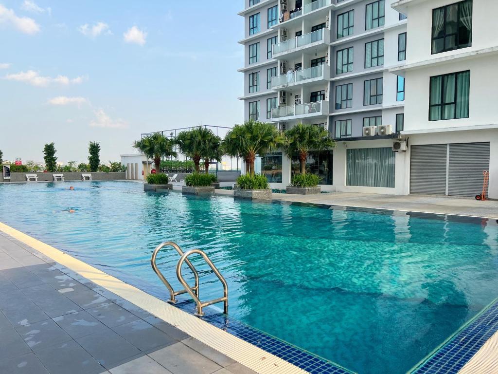 Paradigm Mall The Platino JB mins to Legoland Johor Bahru High Floor ...