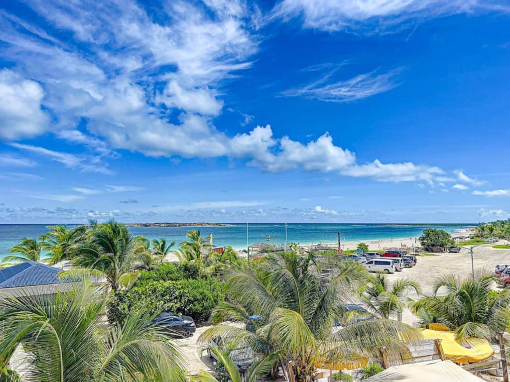 Plage 37 Orient Bay beach front with pool access, Orient Bay (updated ...