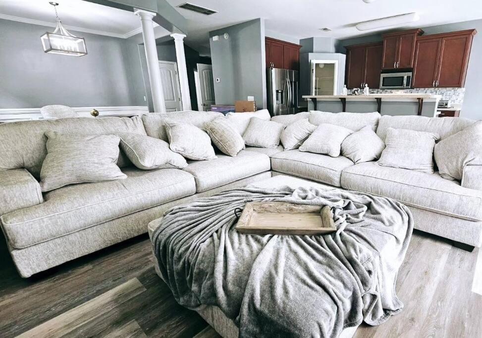 Beautiful Home with EV Charger & Jetted Tub, Pooler (updated prices 2024)