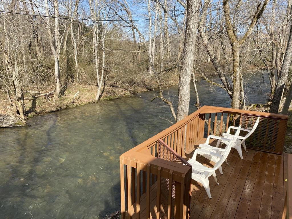 Gray's Place on Cosby Creek - 2 Bedrooms, 2 Baths, Sleeps 6 home, Cosby ...