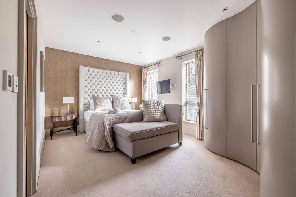 Luxury Eton Riverside Townhouse, Eton (updated prices 2025)