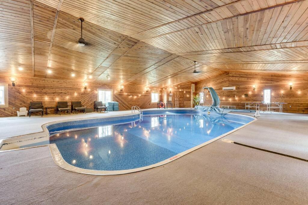 Epic Indoor Pool w/slide & hot tub close to beach, Bridgman – Updated ...