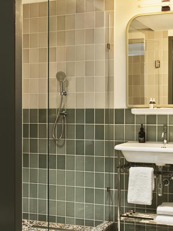 The Hoxton, Lloyd Amsterdam, Amsterdam (updated prices 2025)