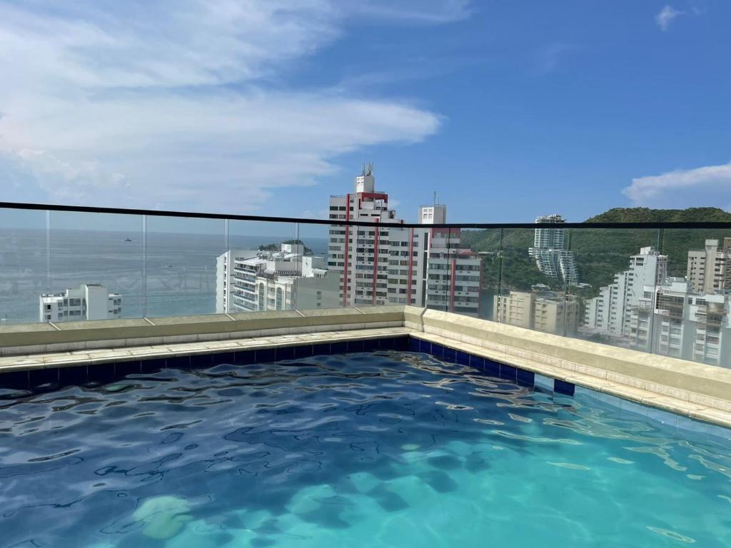 En el Rodadero Santa Marta apto Moderno con piscina,sauna,turco,Jacuzzi ...