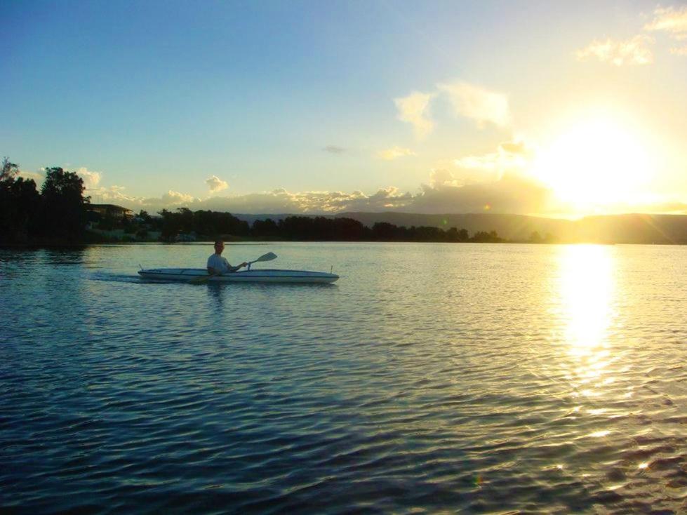 Waterfront Lakeside Cottage Primbee, Primbee (updated prices 2025)