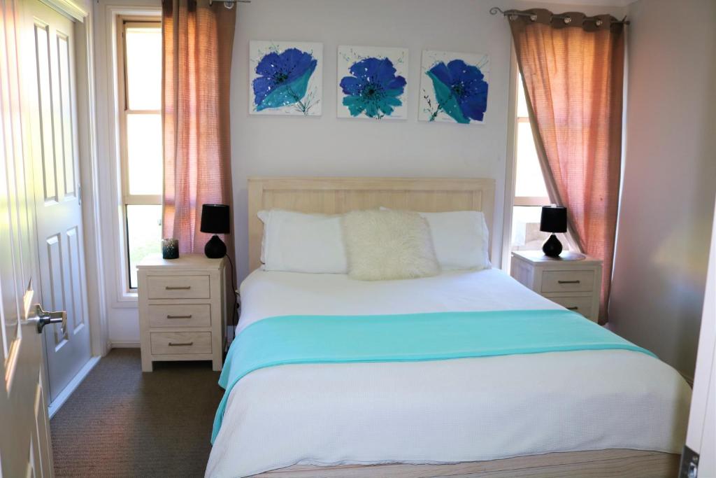 Waterfront Lakeside Cottage Primbee, Primbee (updated prices 2025)