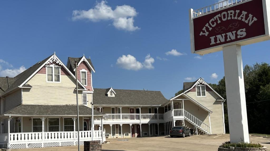 Victorian Inn - SuiteTrails