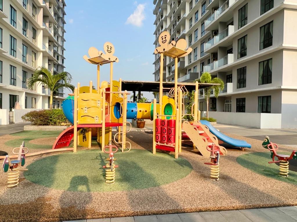 Paradigm Mall The Platino JB mins to Legoland Johor Bahru High Floor ...