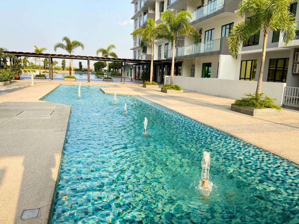 Paradigm Mall The Platino JB mins to Legoland Johor Bahru High Floor ...