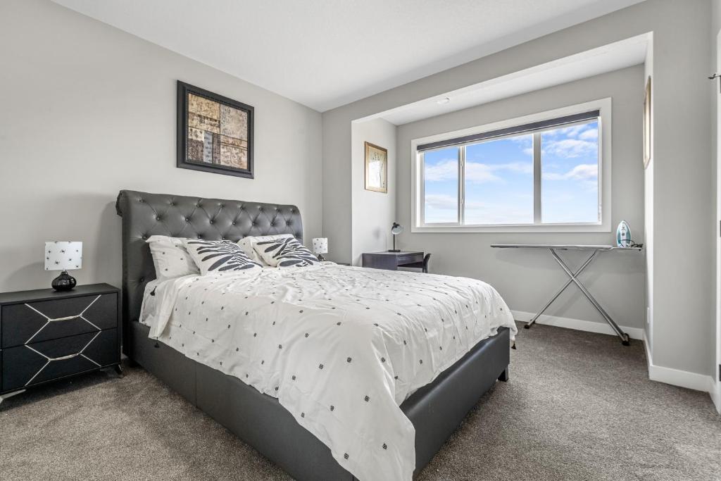 Sunny Walk-out Unit, Free HiSpeed Wi-Fi and Parking, Near Grocery ...