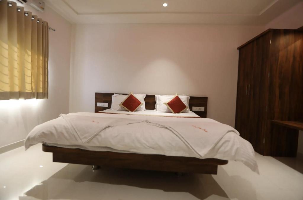 Hotel Om Sai Lodging & Boarding, Basavakalyān (aktualisierte Preise für ...