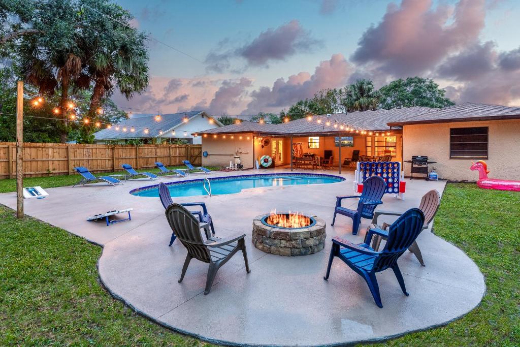 Heated Pool, Game Room & 4Bdrm - Bay Bungalow, Palm Bay (updated prices ...