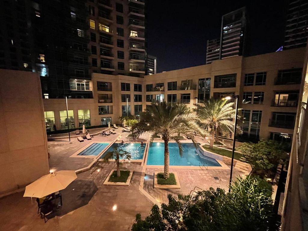 Spectacular Burj Khalifa View, Exquisite 77 m2 Studio, Dúbaí (uppfærð ...