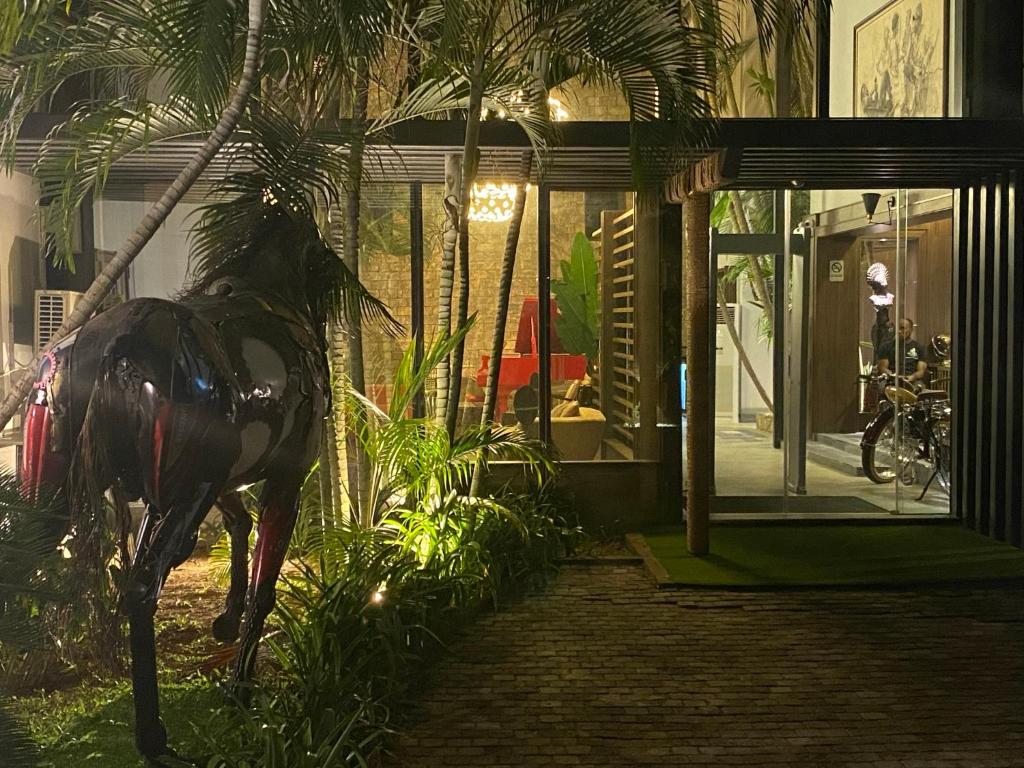 FOUR PALMS RESIDENCE - SuiteTrails