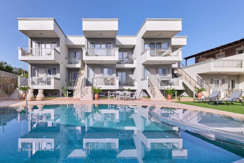 Superior family apartment w/pool dining area, Stavromenos (updated ...