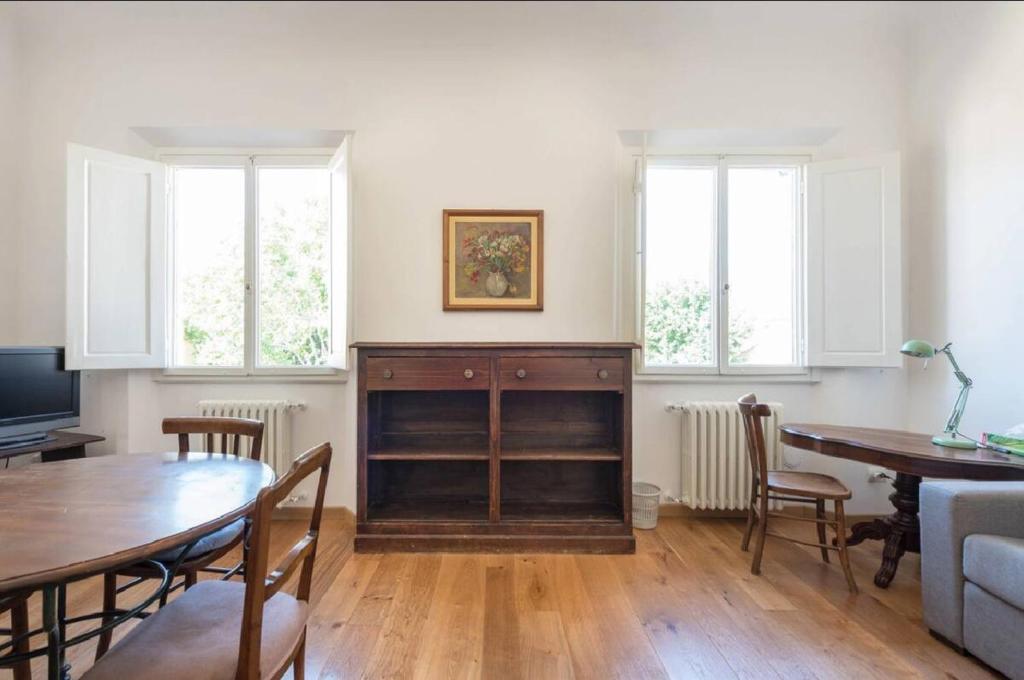Airy One Bedroom With Terrace Near Palazzo Pitti, Florence (updated ...
