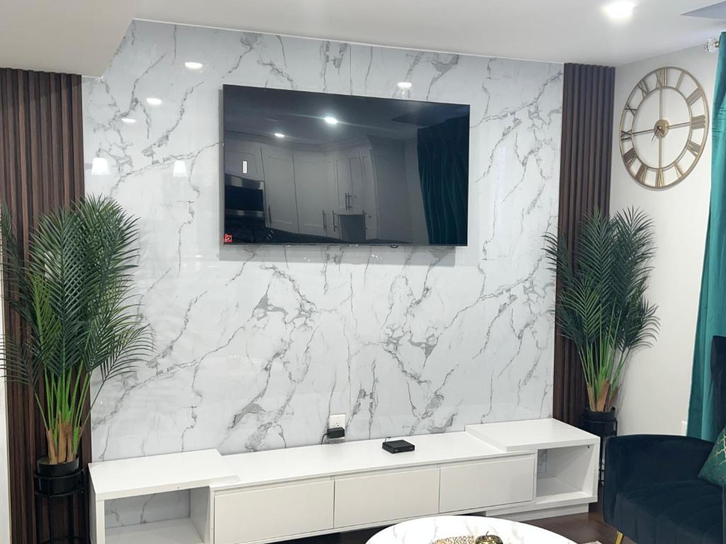 Tosam Luxury Lodge Two Bedroom Suite, Brampton (updated prices 2026)