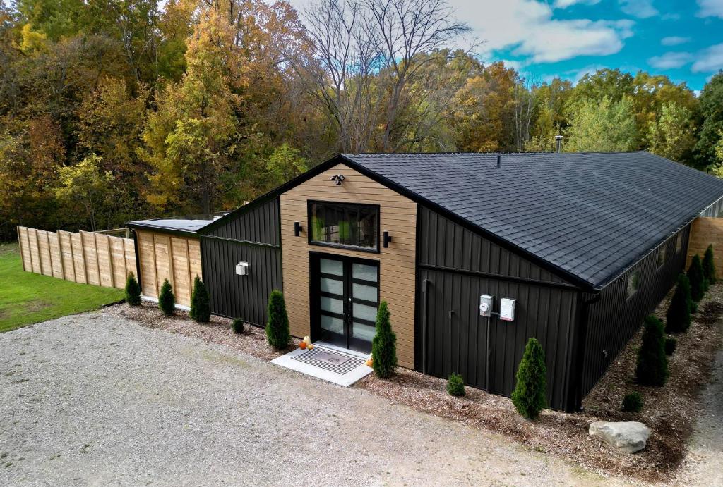 Kings Woods Lodge Resort in Wine Country with Heated Pool, Sauna ...