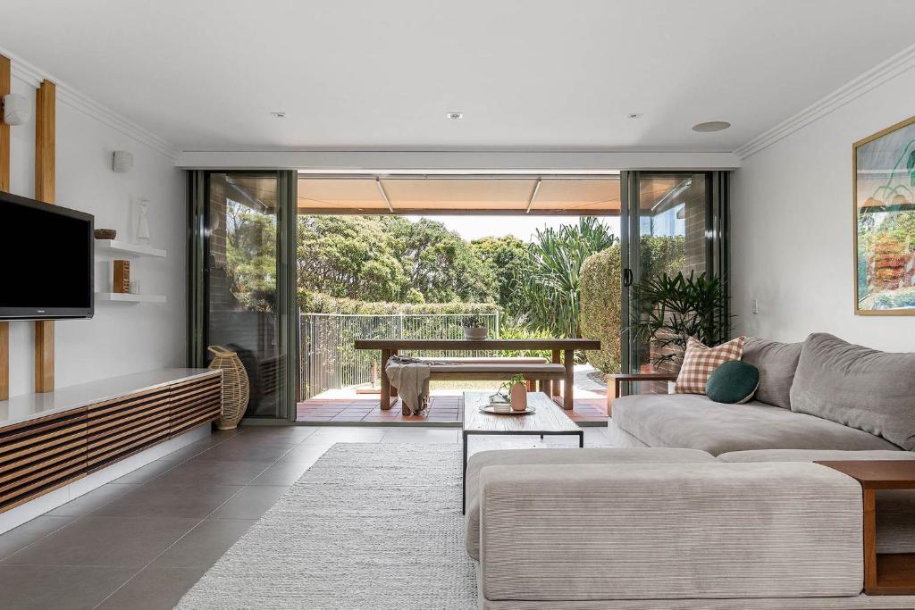 1 James Cook Apartments - opposite Clarkes Beach, Byron Bay (updated ...