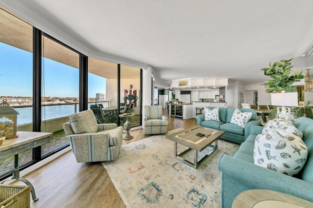 East Pass Towers 603-FAB 3BR 2100 sf with Destin Harbor Views, Destin ...