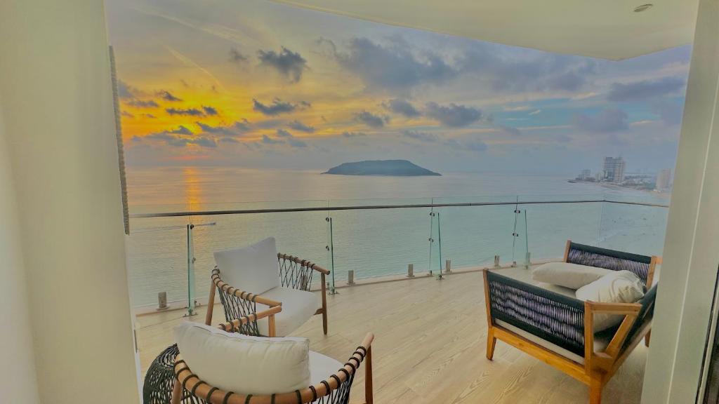 NEW Increible Depa de Lujo a Pie de Playa, Mazatlán – Updated 2024 Prices