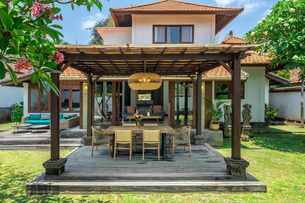 New Renovated Villa in Between Seminyak and Canggu, Dalung (precios ...