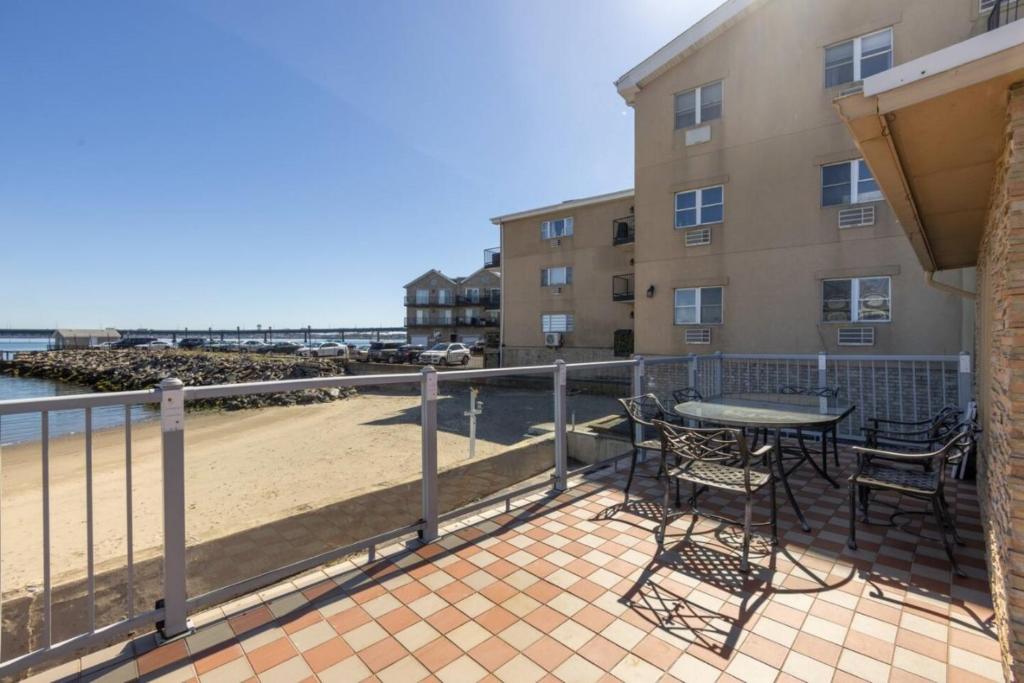 Bronx Home Private Beach + Patio, Locust Point (aktualisierte Preise ...