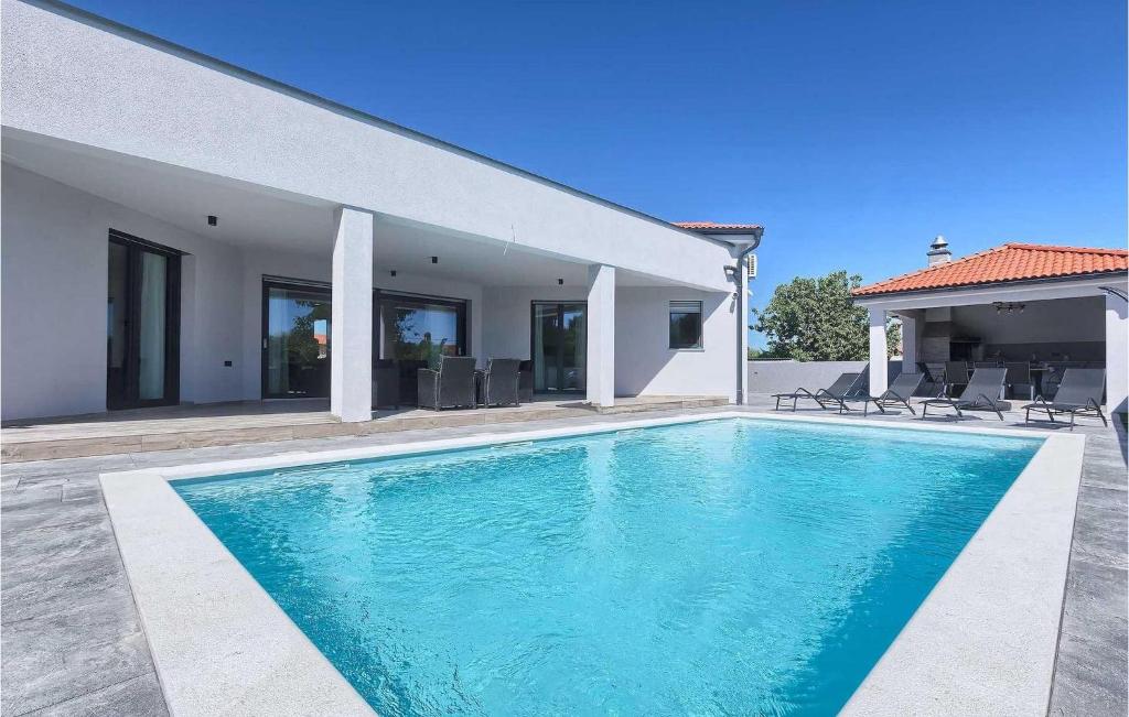 Holiday home 4 Bedroomstunning Home In Pula, Veli Vrh, Croatia ...