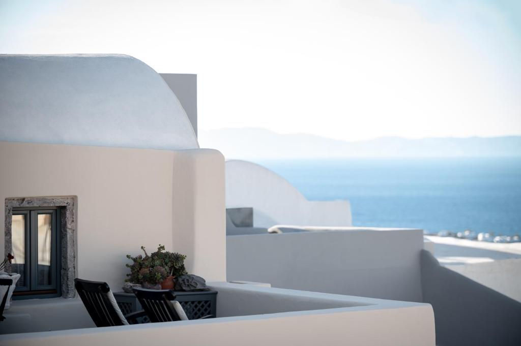 Lotza Studios, Oia (updated prices 2025)