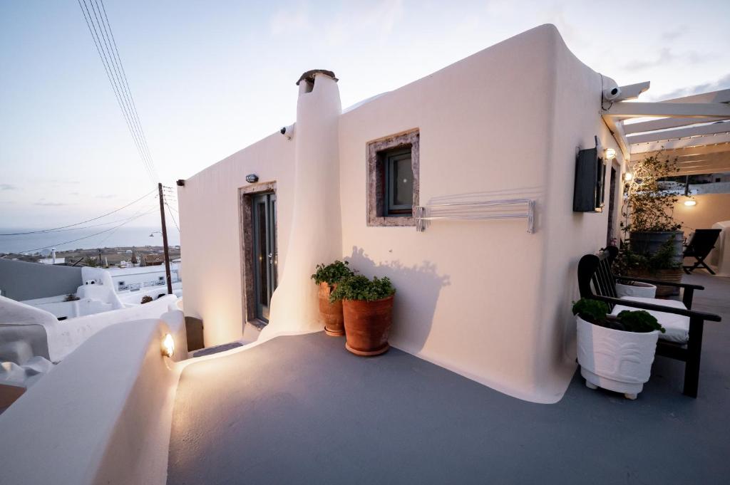 Lotza Studios, Oia (updated prices 2025)