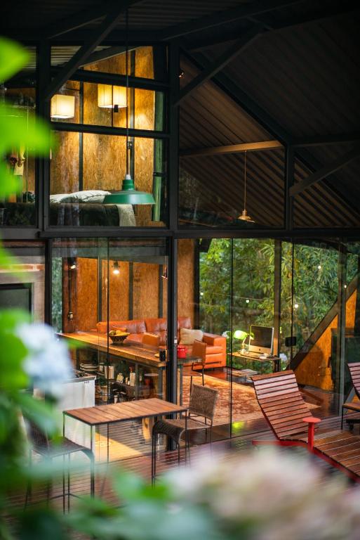 Chalé de Vidro na Mantiqueira com cachoeiras, Quilombo (updated prices ...